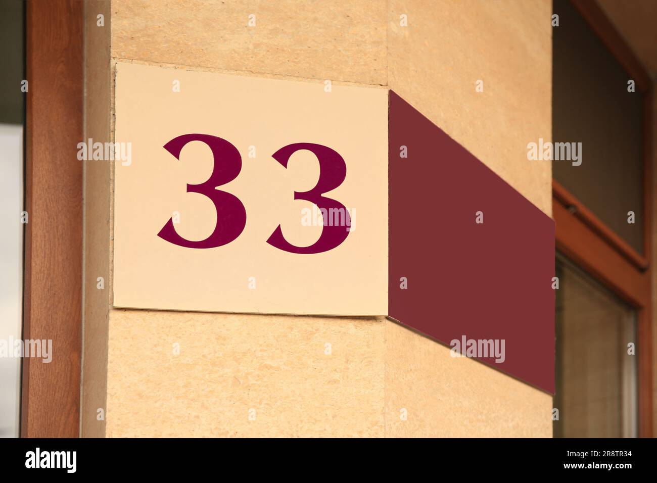 House number 33 sign hi-res stock photography and images - Alamy