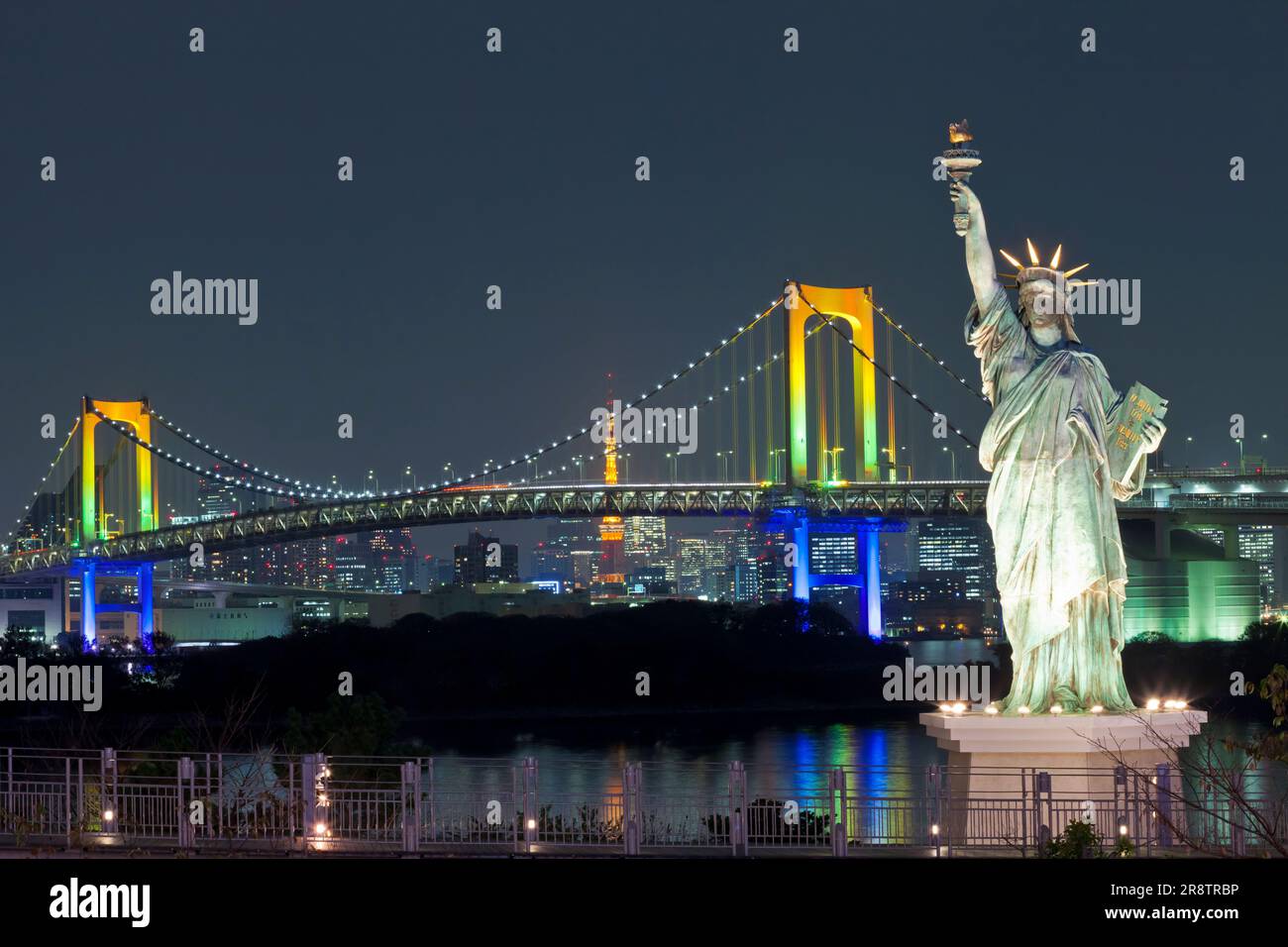Rainbow Bridge and lighted up Statue of Liberty Stock Photo - Alamy