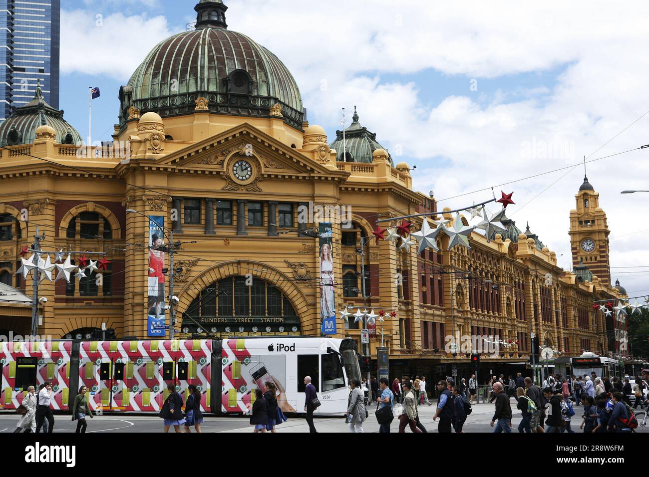 Iconic melbourne trams hi-res stock photography and images - Alamy