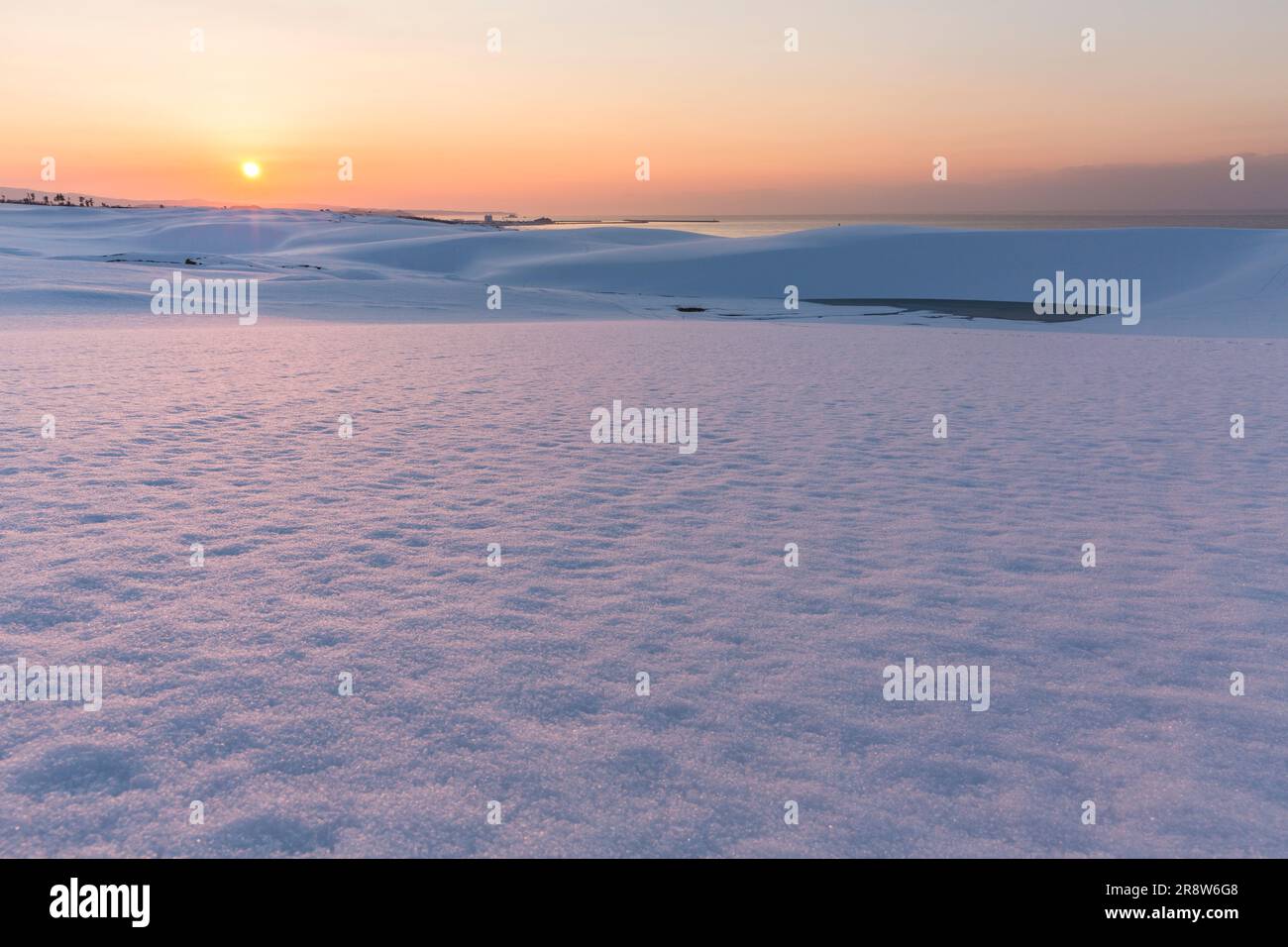 Snow and sand dunes hi-res stock photography and images - Alamy