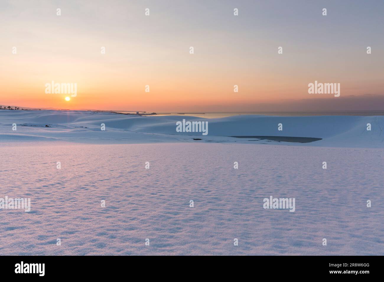 Tottori sand dunes under snow Stock Photo - Alamy