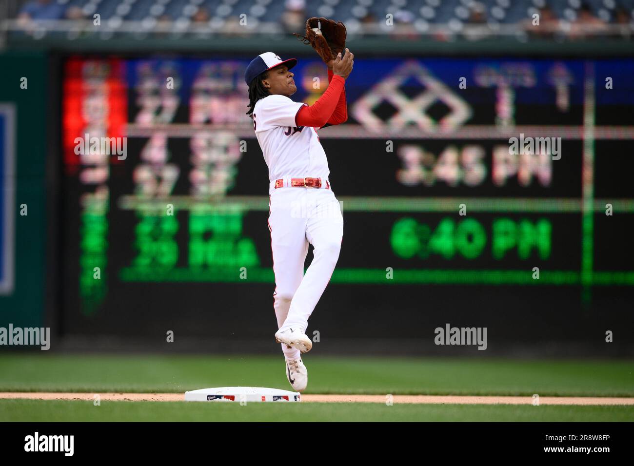Washington Nationals shortstop CJ Abrams (5) in action during a ...
