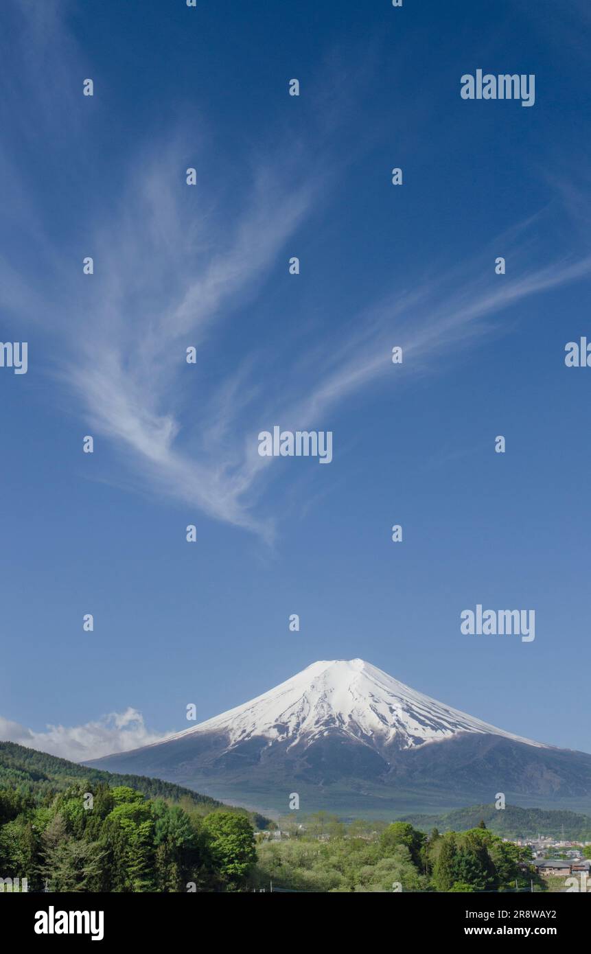 the Phoenix clouds and Mt. Fuji appeared under the clear sky Stock ...