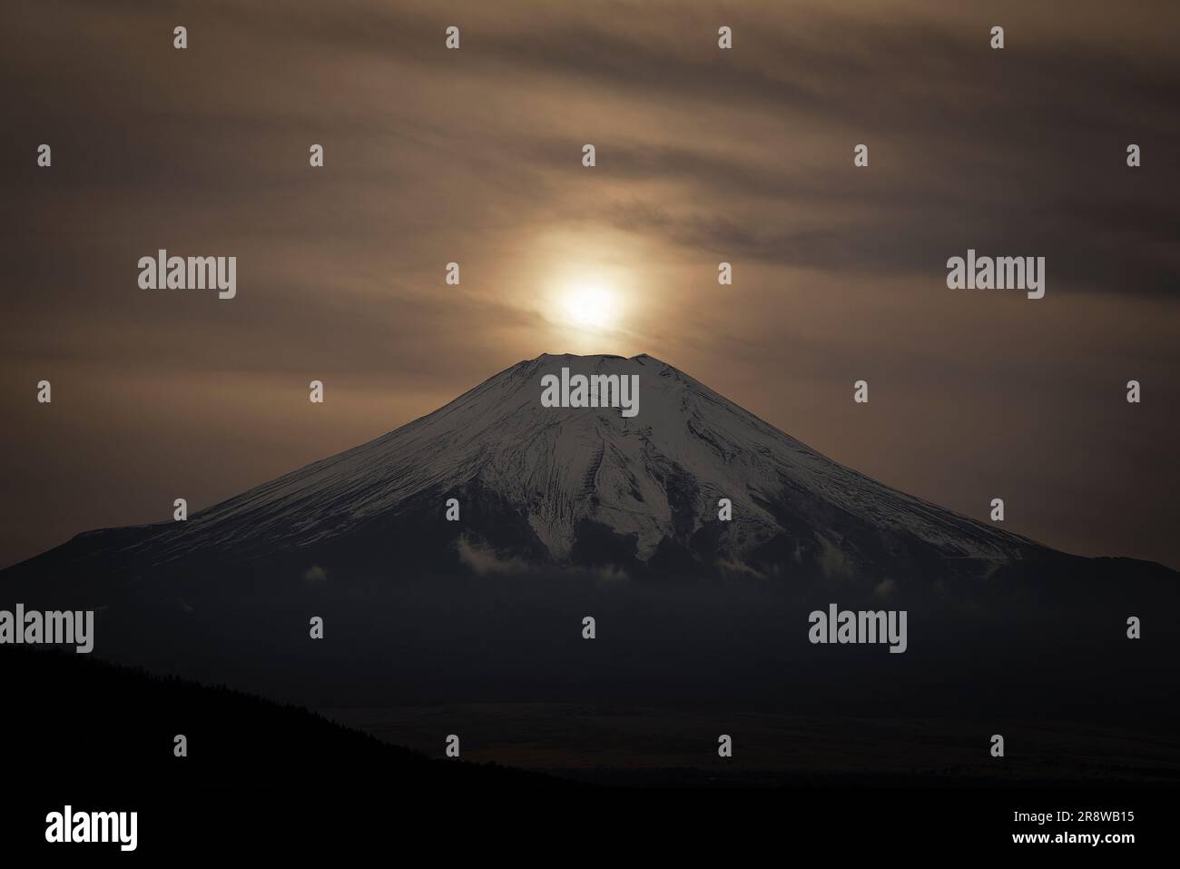 Lens flare from setting sun hi-res stock photography and images - Alamy