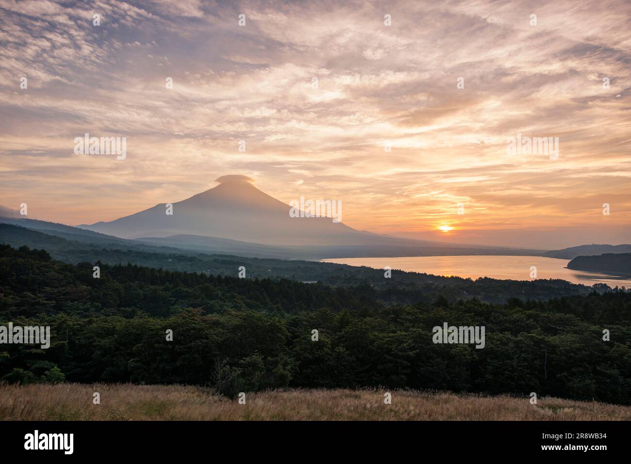 View of sunset, Mt. Fuji, and Lake Yamanaka from the panoramic ...
