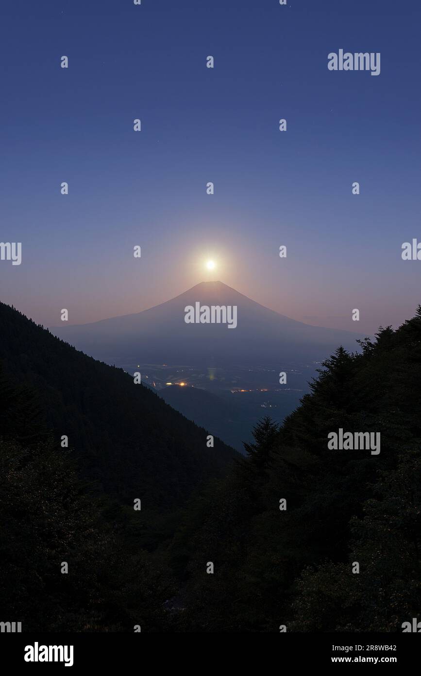 The bright moon and Mt. Fuji in midautumn Stock Photo - Alamy