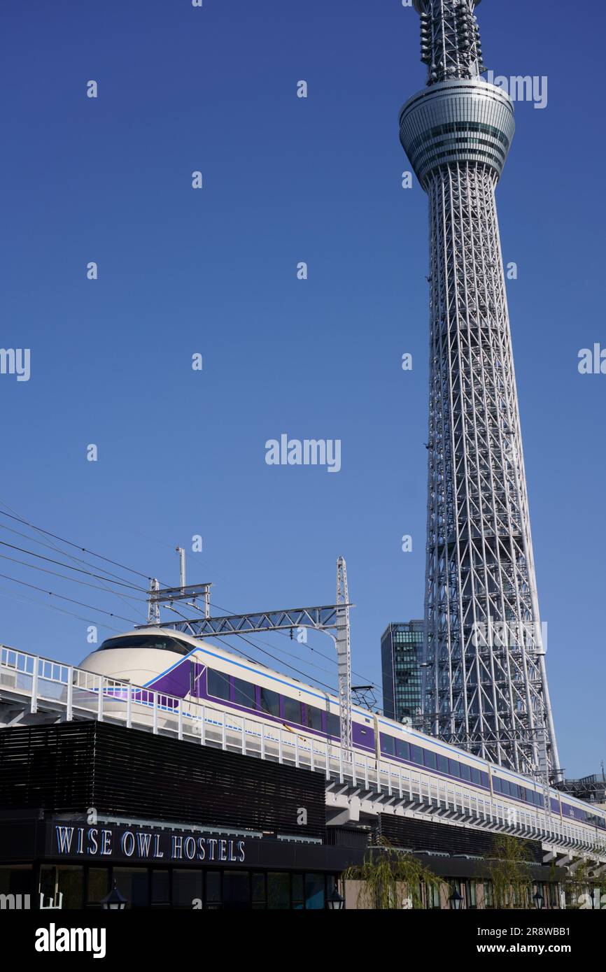 Tobu Railway Limited Express "Kegon" Series 100 Spacia and Tokyo ...