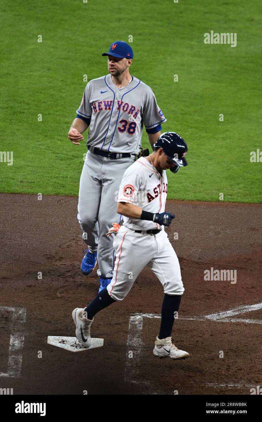 Houston Astros first baseman Mauricio Dubon (14) scores o a wild pitch ...