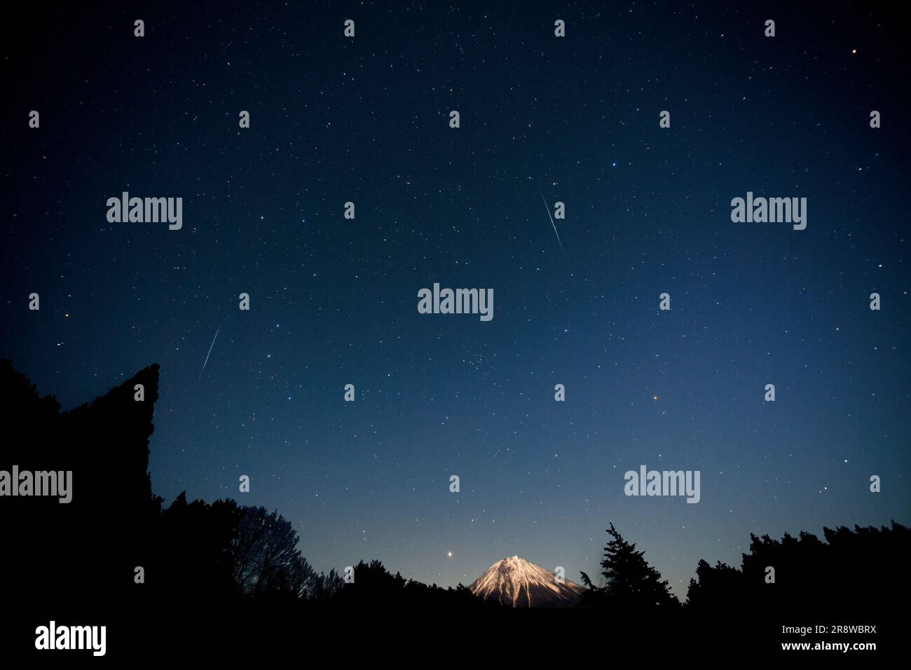 Geminids meteor hi-res stock photography and images - Alamy