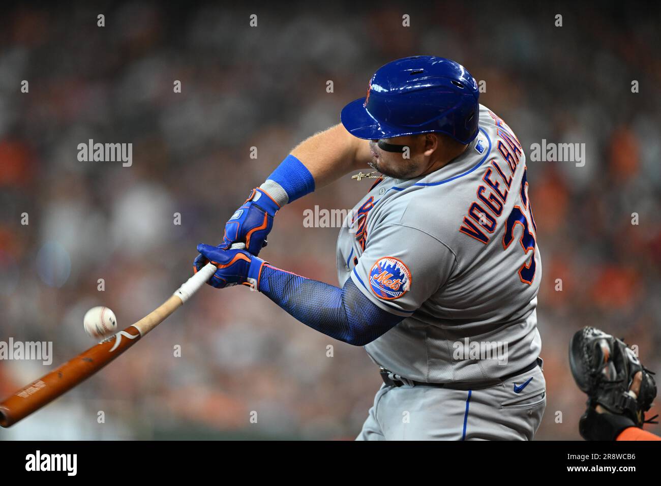 New York Mets designated hitter DANIEL VOGELBACH (32) hits an RBI ...
