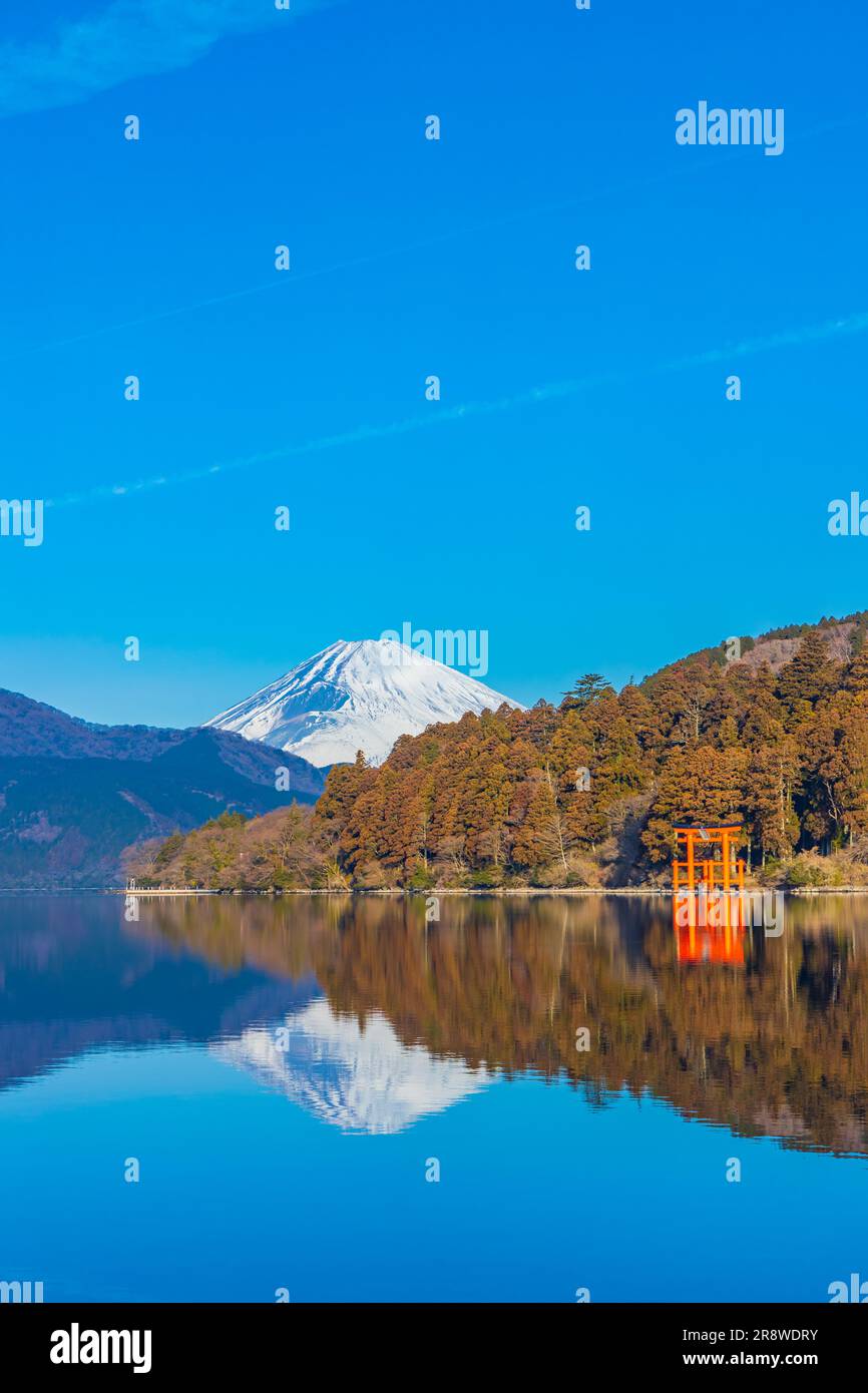 Lake Ashinoko and Mt Stock Photo - Alamy