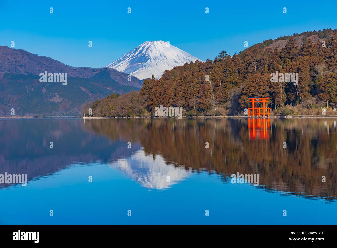 Lake Ashinoko and Mt Stock Photo - Alamy