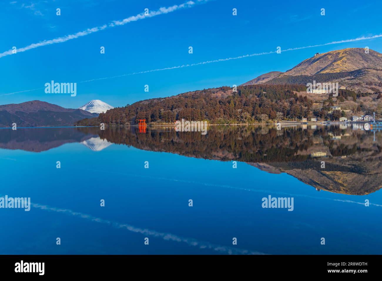 Lake Ashinoko and Mt Stock Photo - Alamy