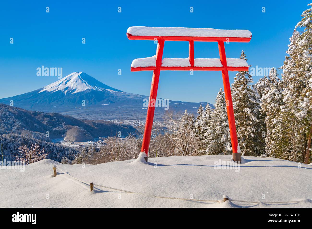 Torii gate of Kawaguchi Sengen Shrine and Mt Stock Photo - Alamy