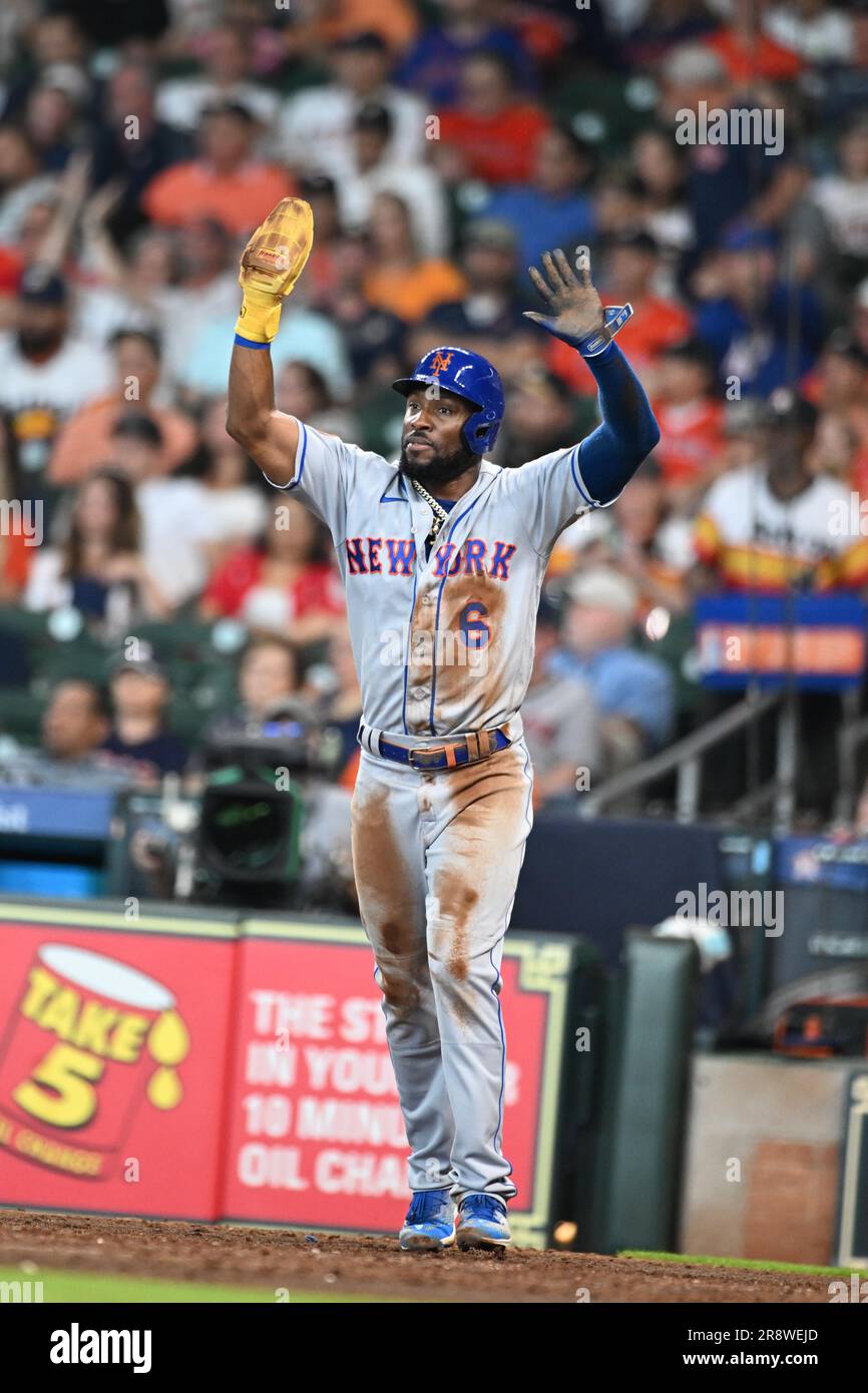 New York Mets right fielder STARLING MARTE (6) scores in the top of the ...