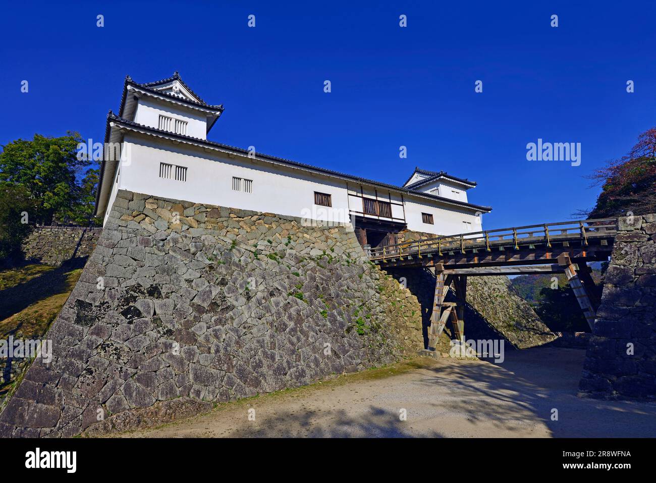 Corridor stone castle hi-res stock photography and images - Alamy