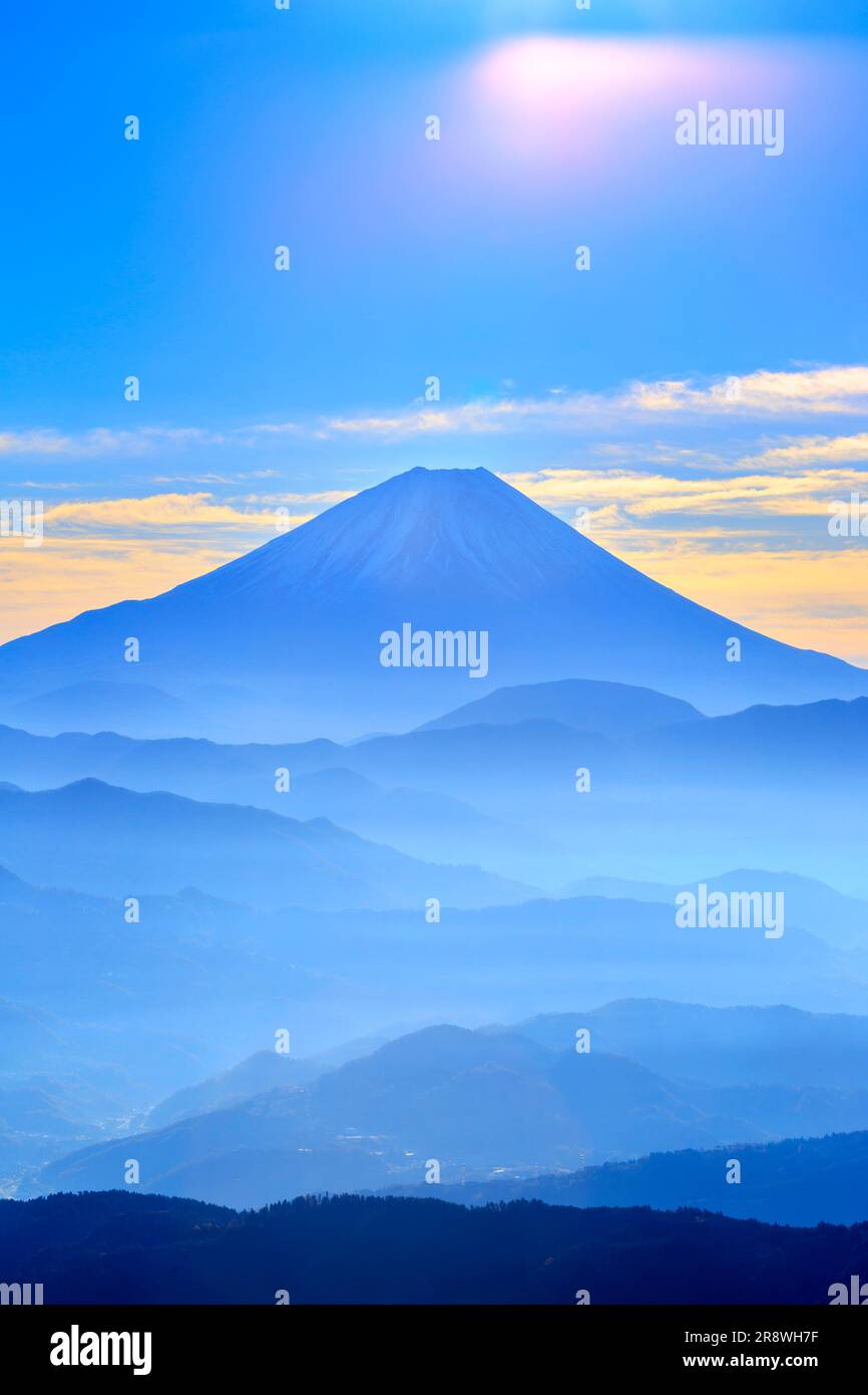 Mount Fuji and a sea of clouds Stock Photo - Alamy
