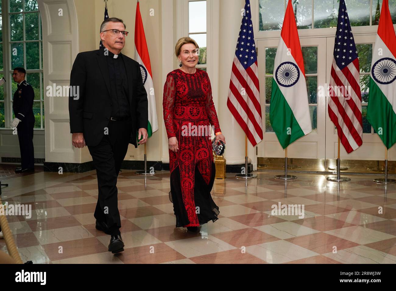 Jeanne Ruesch and Kevin O'Brien arrive for the State Dinner with ...