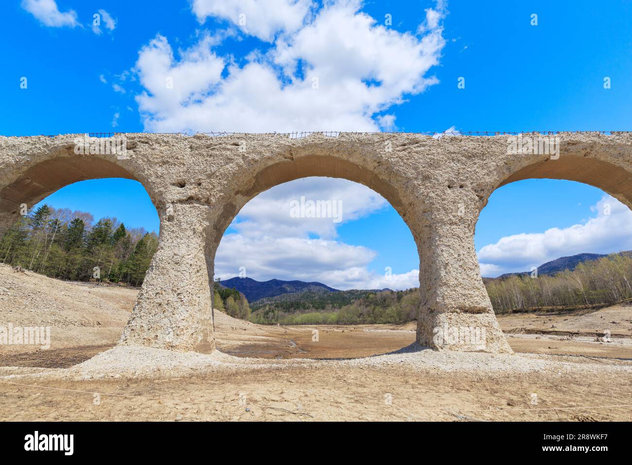 Bridge low angle hi-res stock photography and images - Alamy