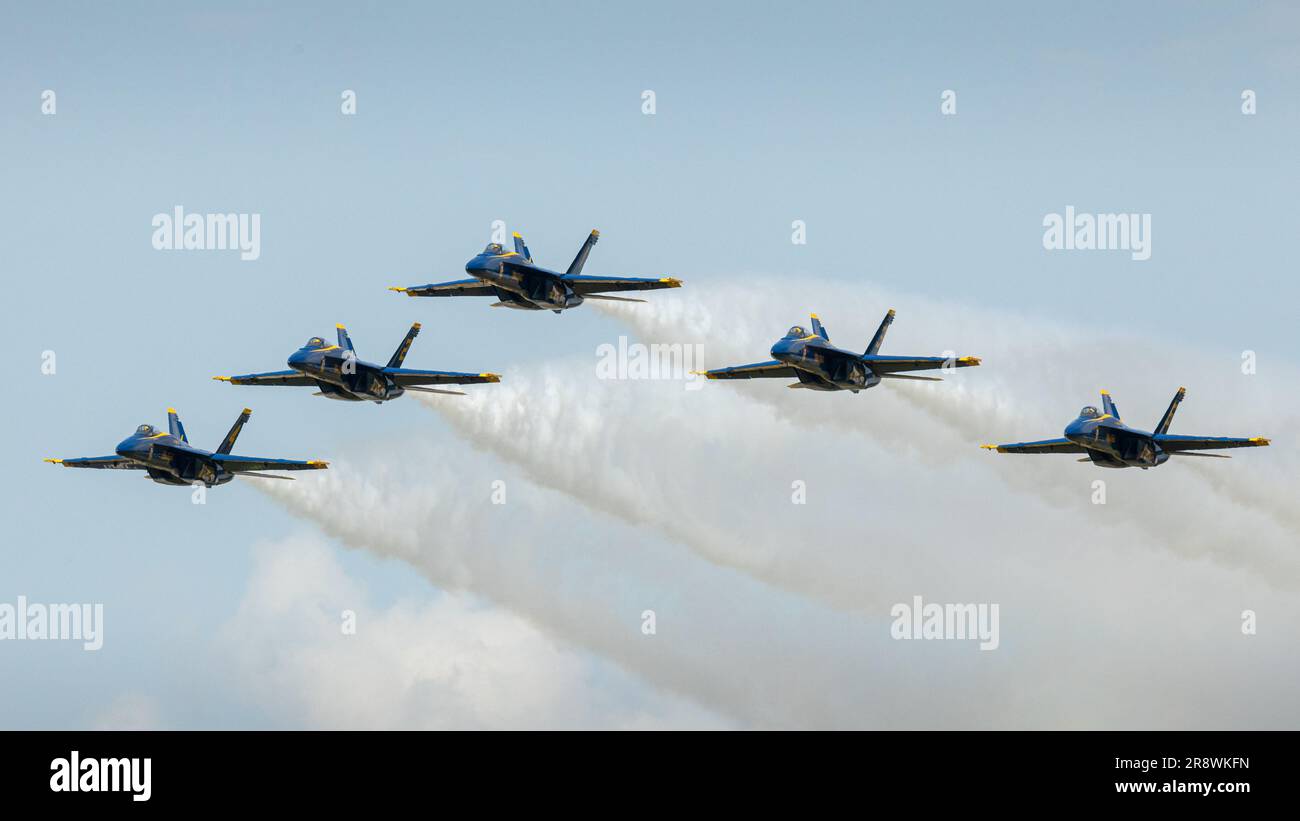 The amazing jets flying overhead Stock Photo - Alamy