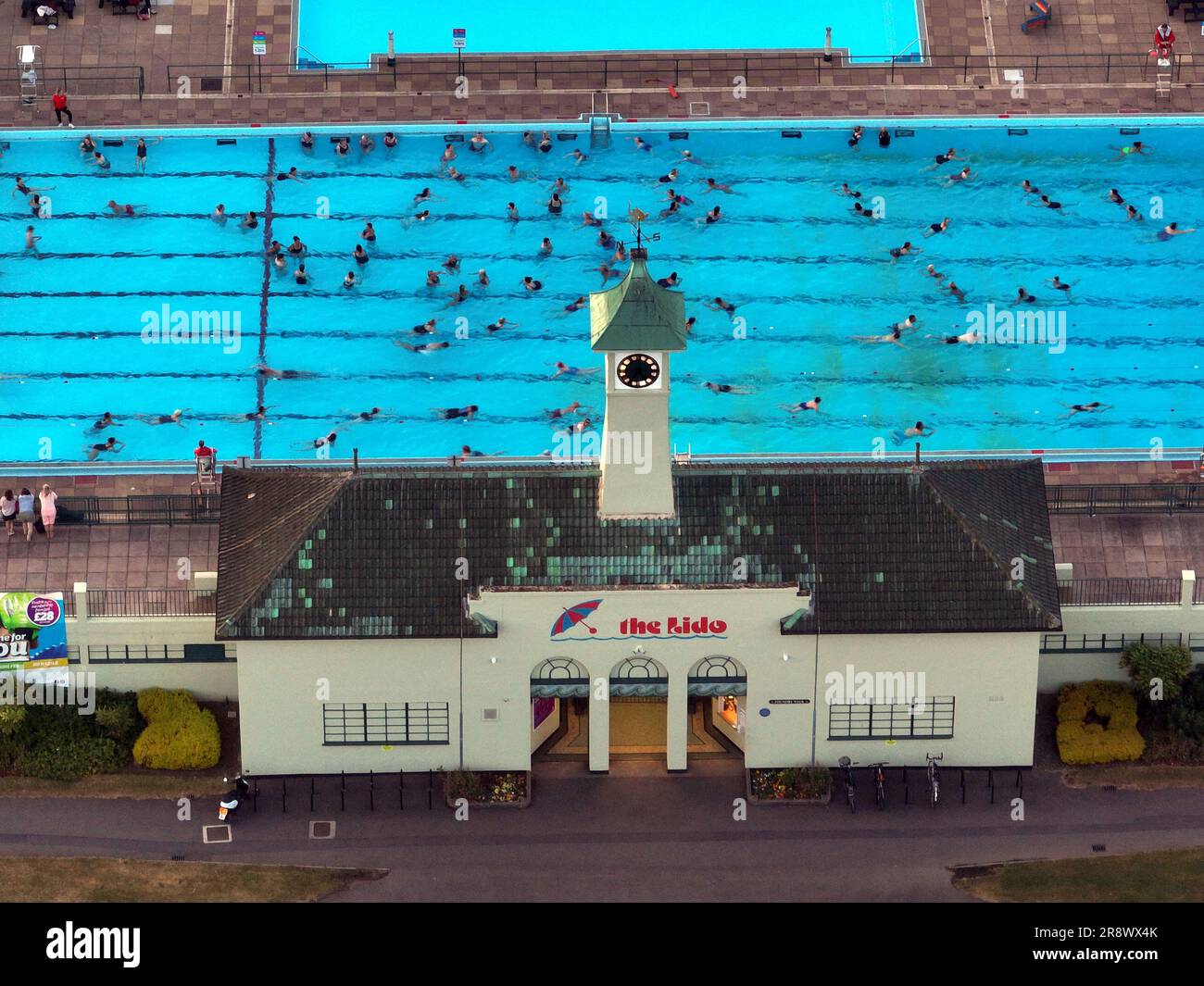 Peterborough, UK. 21st June, 2023. Peterborough Lido is full of ...