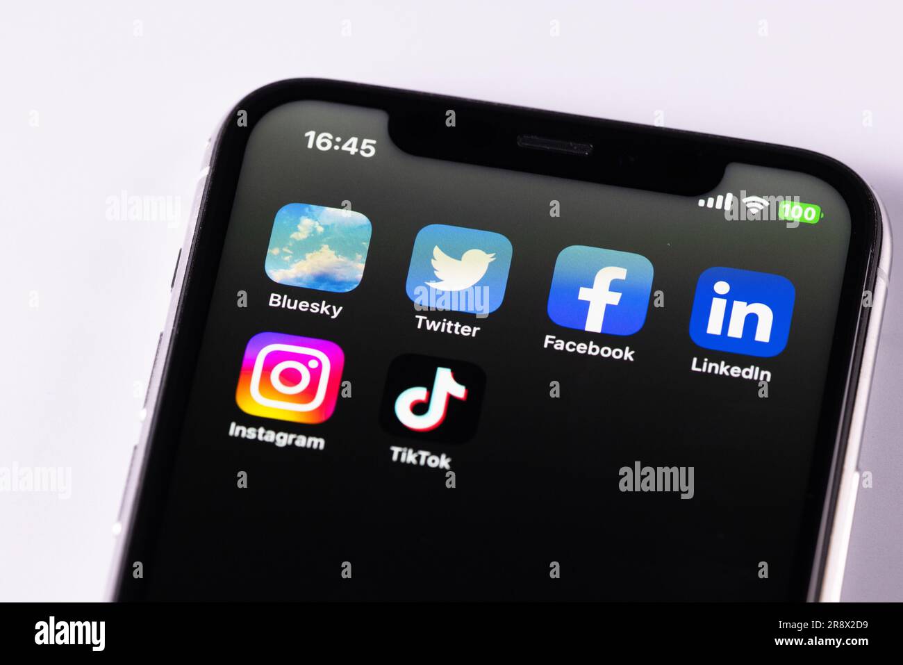 28 apps hi-res stock photography and images - Alamy