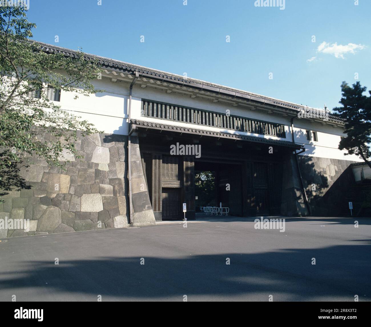 The Imperial Palace (Wataragarimon of Sakuradamon Gate Stock Photo - Alamy