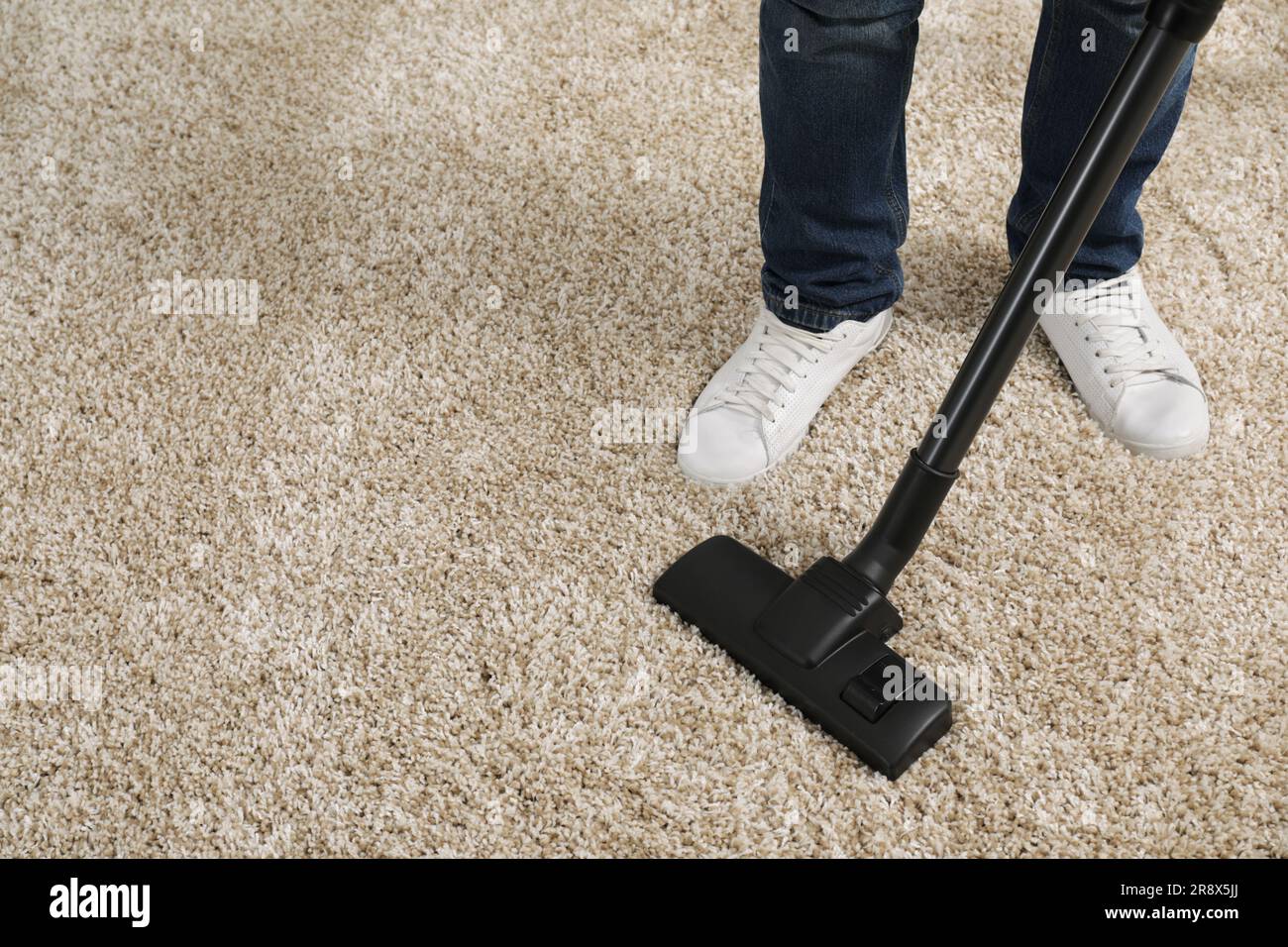 Man vacuuming carpet male cleaning hi-res stock photography and images ...