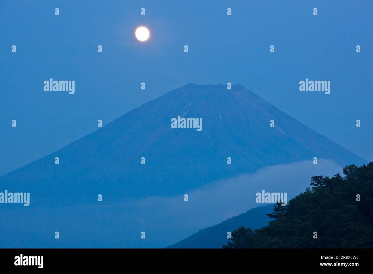 The full moon and Mount Fuji Stock Photo - Alamy