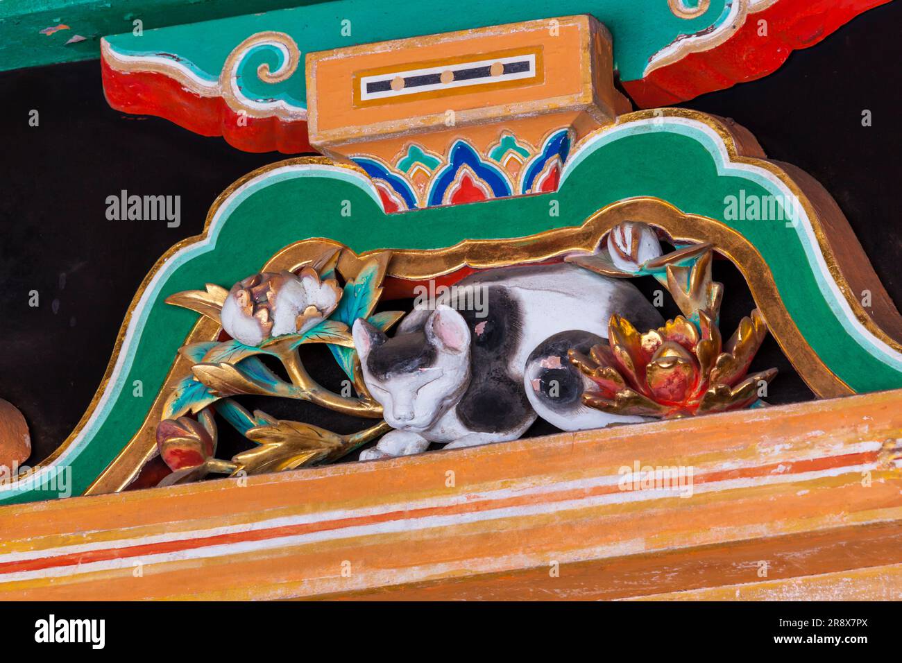 Sleeping cat at Nikko Toshogu Stock Photo - Alamy