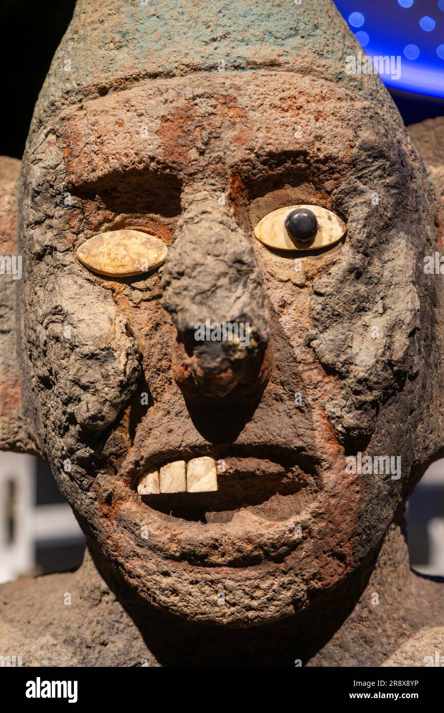 Stone carved face of Centzonhuitzuahuah, deity of pulque ...