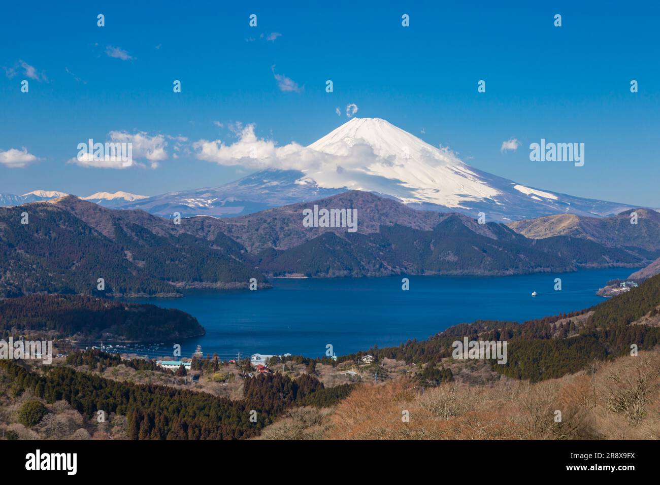 Lake Ashinoko and Mt Stock Photo - Alamy