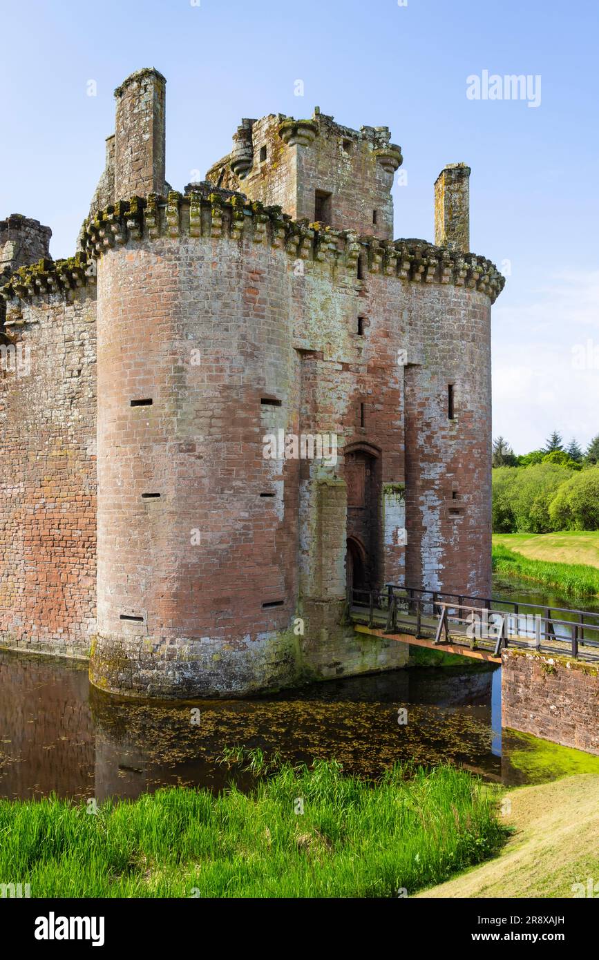Famous ancient scottish castle hi-res stock photography and images - Alamy