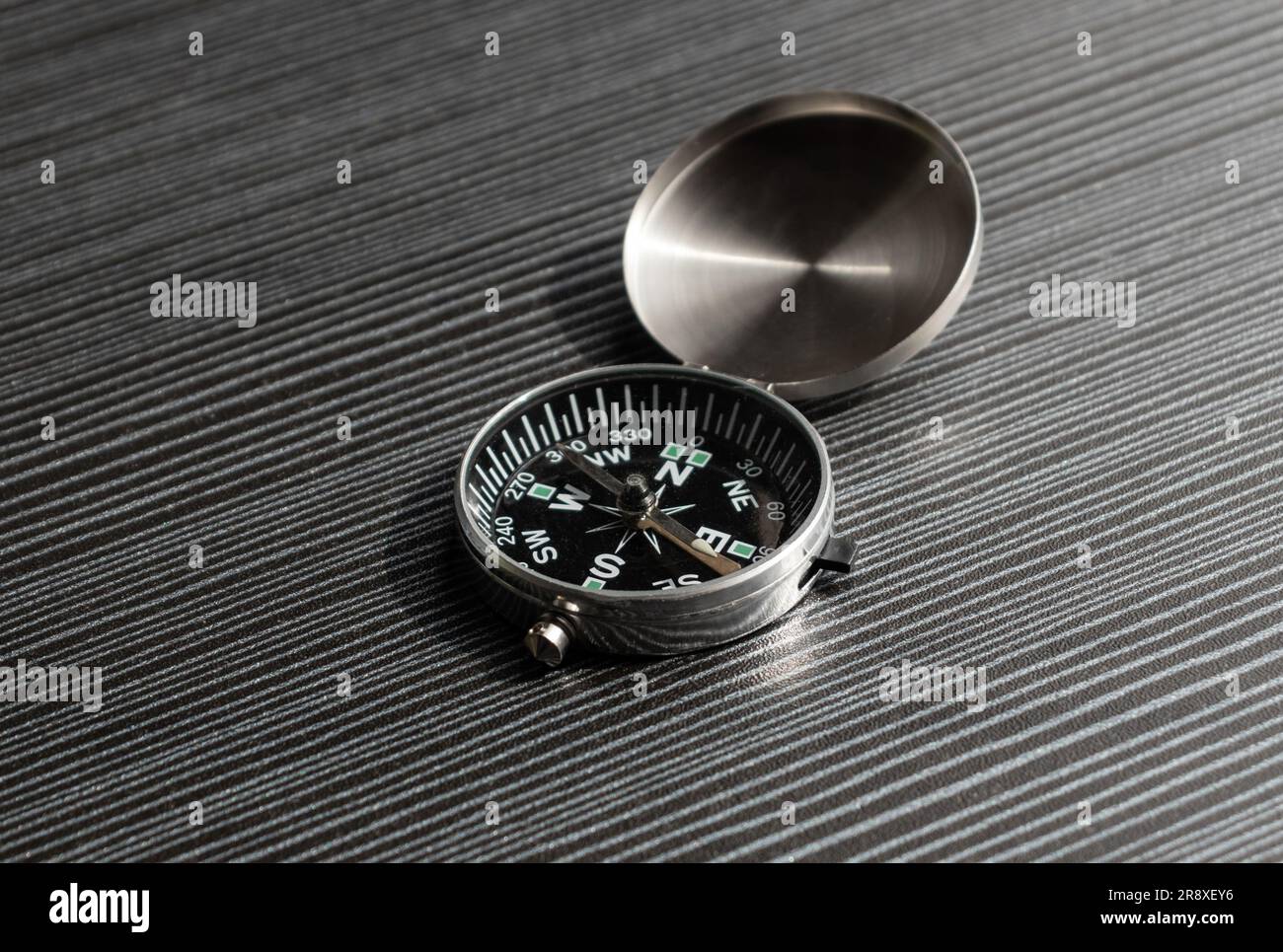 Magnet compass hi-res stock photography and images - Alamy