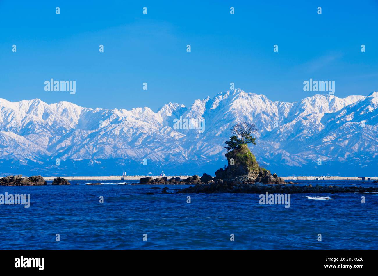 Amaharashi coast and Tateyama mountain range Stock Photo - Alamy