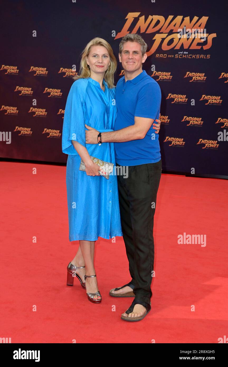 Steffen Groth mit Ehefrau Ana Große Halbuer bei der Premiere des ...