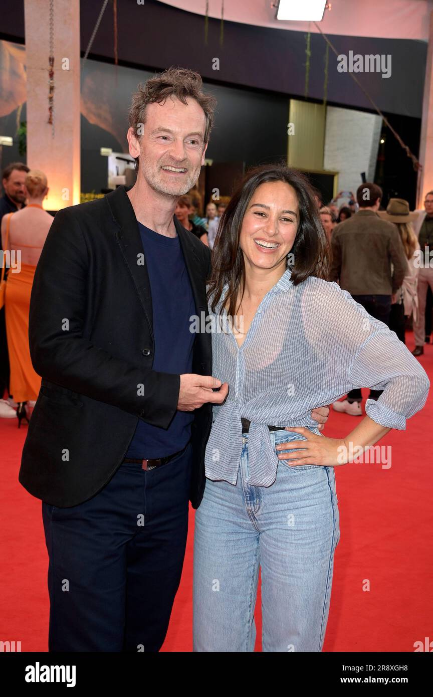 Jörg Hartmann mit Partnerin Silvia Medina bei der Premiere des ...