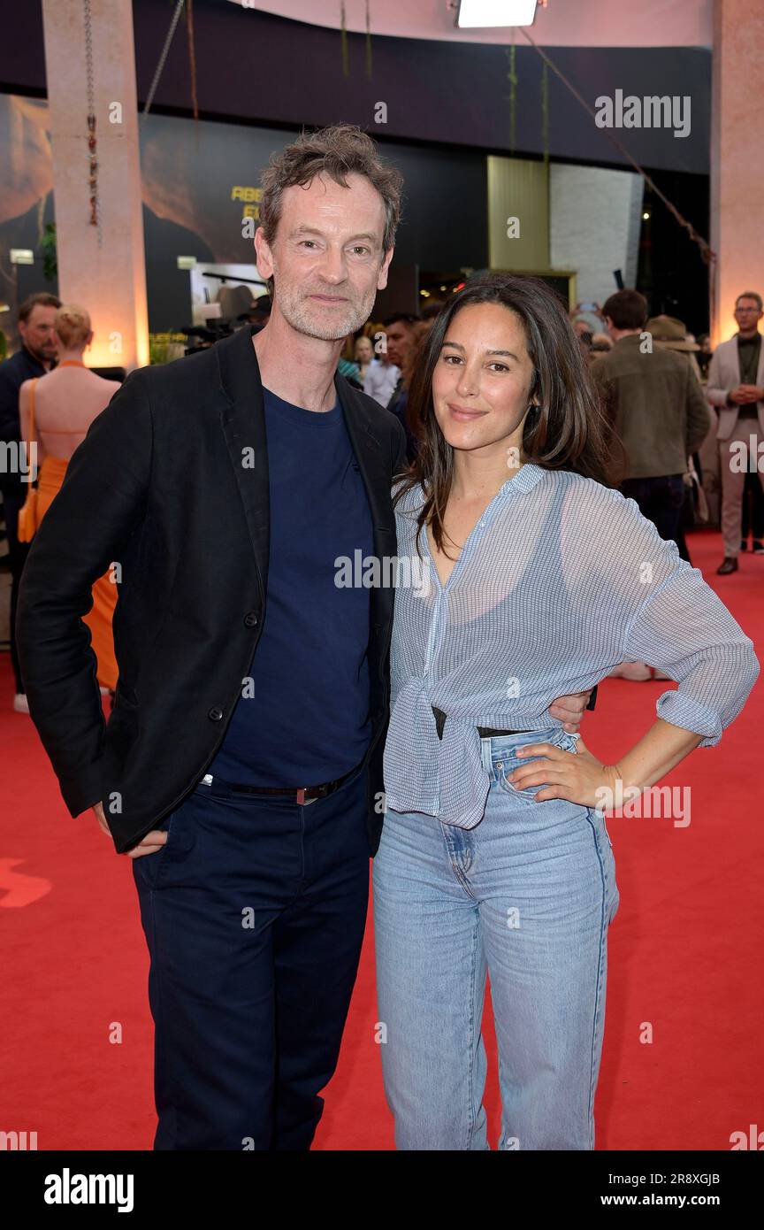 Jörg Hartmann mit Partnerin Silvia Medina bei der Premiere des ...