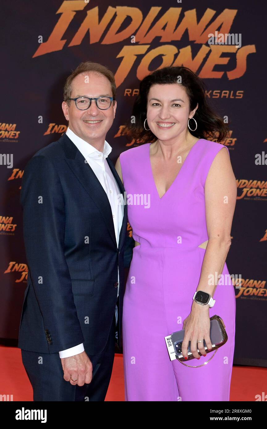 Alexander Dobrindt und Dorothee Bär bei der Premiere des Kinofilms ...