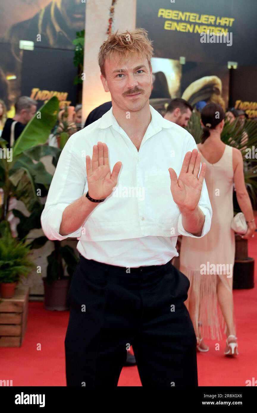 Albrecht Schuch bei der Premiere des Kinofilms 'Indiana Jones and the ...