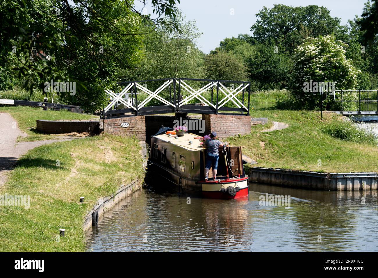 A narrowboat at Kingswood Junction on the Stratford-upon-Avon Canal ...