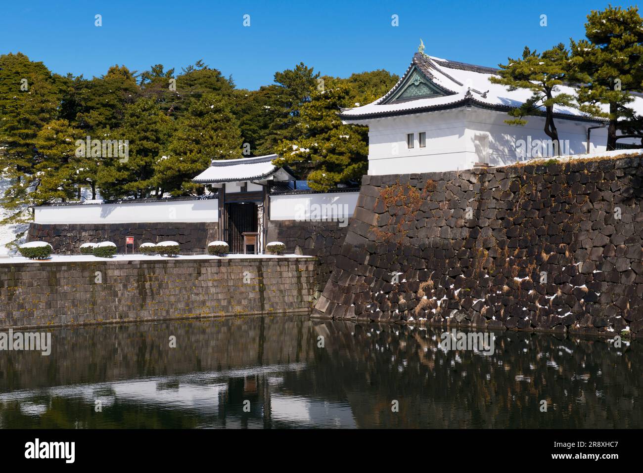 Tokyo imperial palace gate hi-res stock photography and images - Alamy