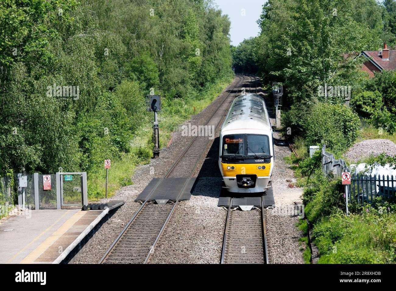 Chiltern Railways class 165 diesel train arriving at Lapworth station ...