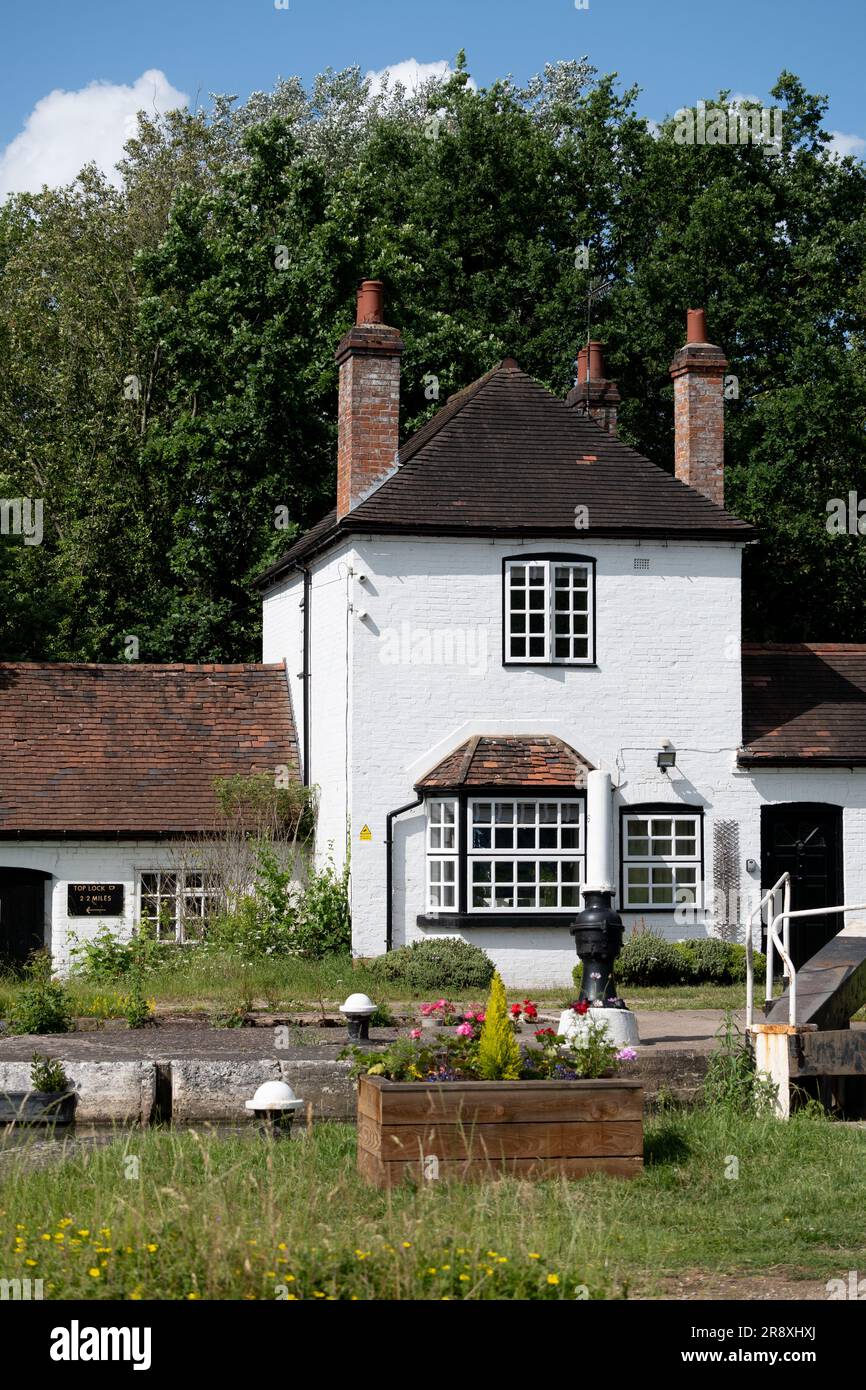 Hatton Bottom Lock Cottage, Grand Union Canal, Warwickshire, England ...