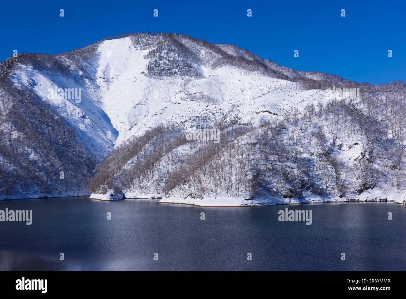 Snowy Landscape of Lake Kuzuryu Stock Photo - Alamy
