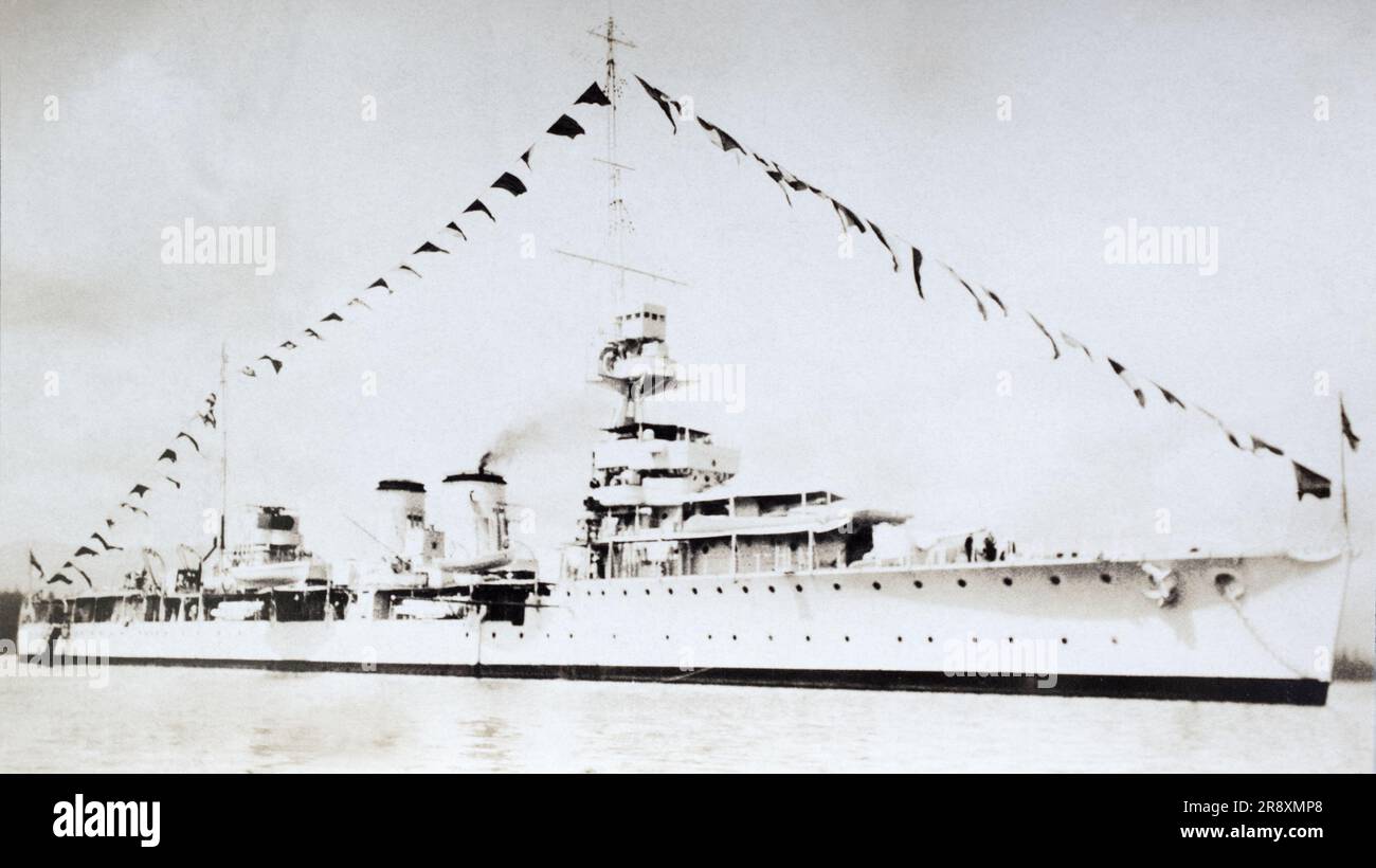 The Danae-class light cruiser HMS Dauntless c. 1930 Stock Photo - Alamy