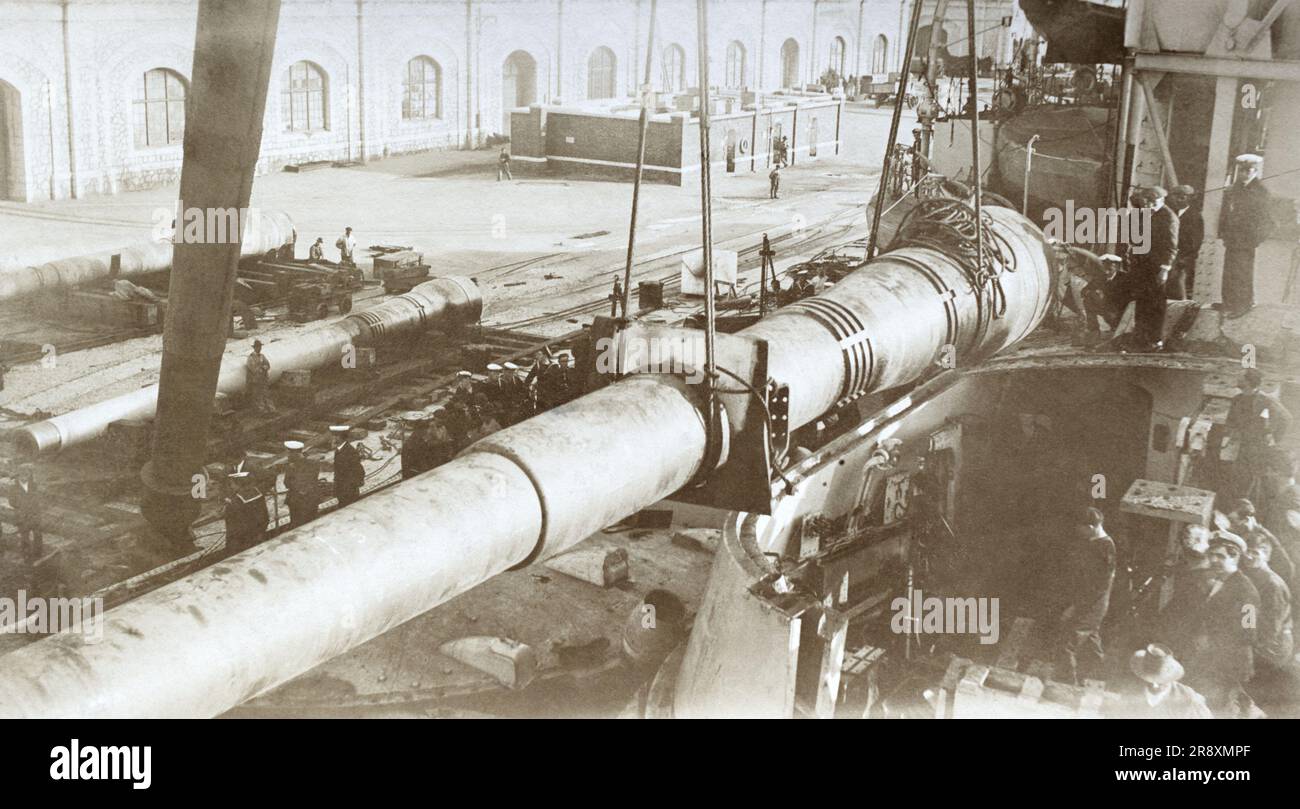 A new 13.5-inch gun barrel being fitted in Q turret of HMS Ajax, a King ...
