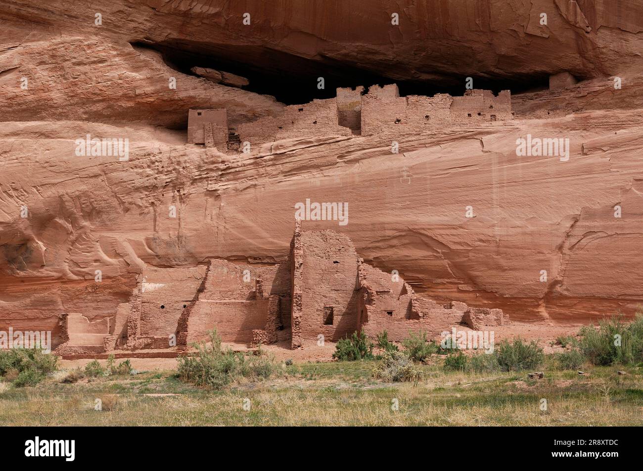 A trail to white house ruins, Canyon del Chelly, Canyon de Chelly ...