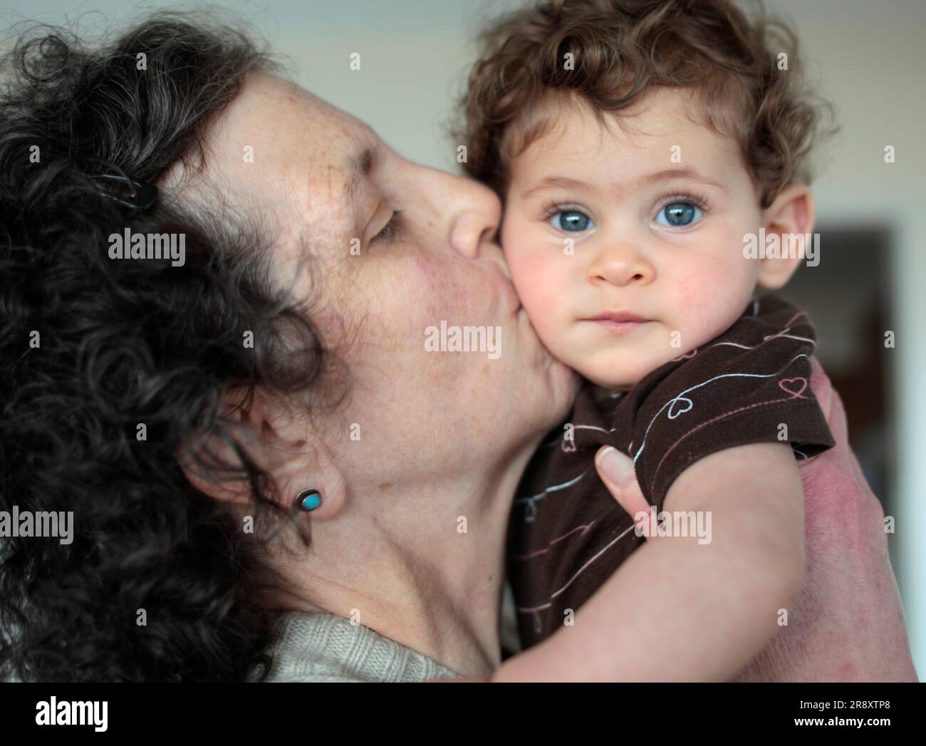 Native grandmother granddaughter hi-res stock photography and images ...
