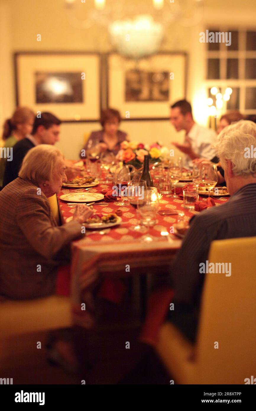 Thanksgiving Dinner Table Stock Photo - Alamy